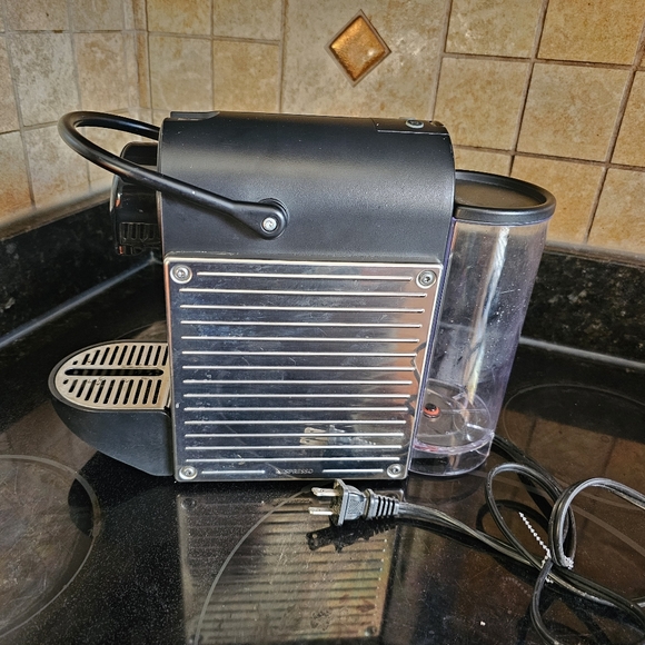 Nespresso | Kitchen | Nespresso Type C6 Coffee Espresso Pod Machine ...